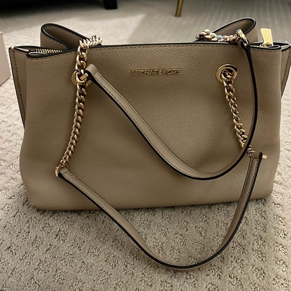 MICHAEL Michael Kors | Bags | Michael Kors Tan Purse With Gold Chain ...